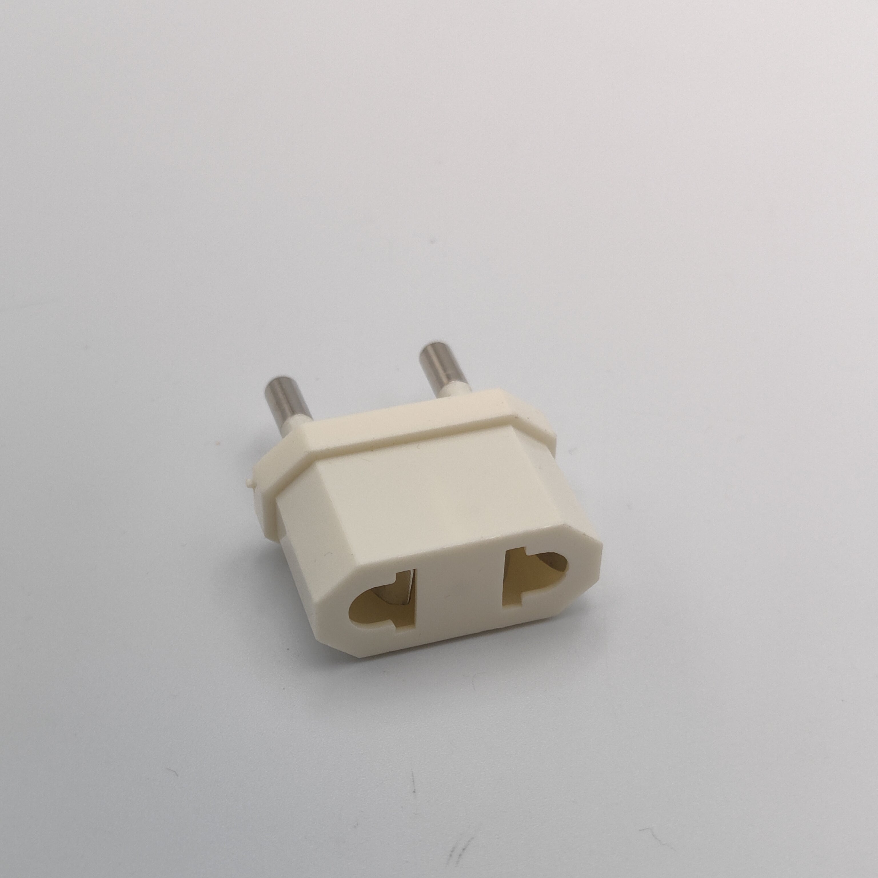 Adaptador -EUROPA PARA EUROPA/ USA ref: 8110B – Vinyl Store Online